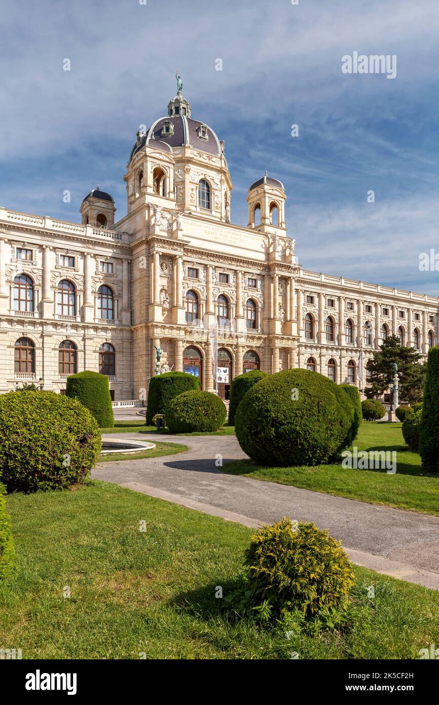 The Kunsthistorisches Museum as a popular tourist attraction in Vienna ...