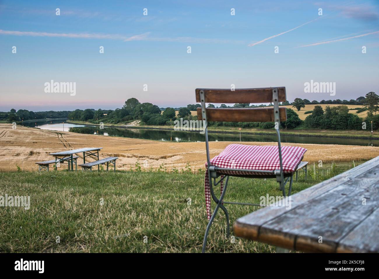 Resting on picnic table hi-res stock photography and images - Alamy