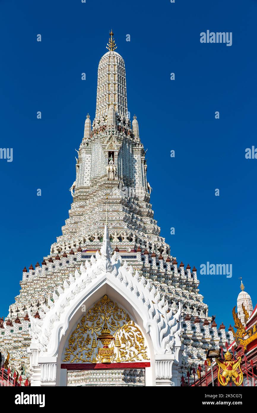 The Central Prang, Phra Prang, Wat Arun, Temple of Dawn, Bangkok ...