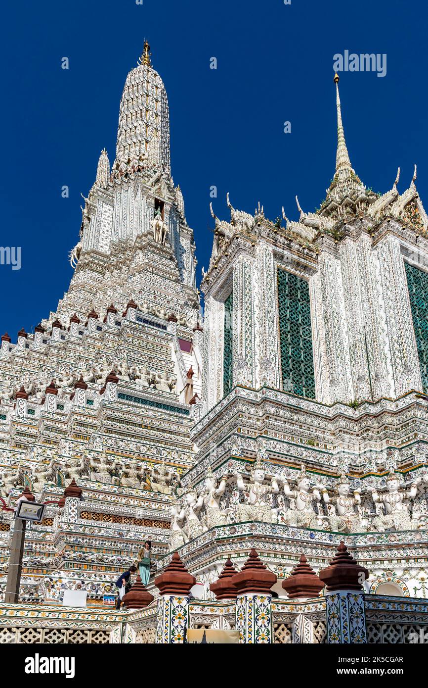 Great Temple Tower, Phra Prang, and Mondop, Wat Arun, Temple of Dawn ...