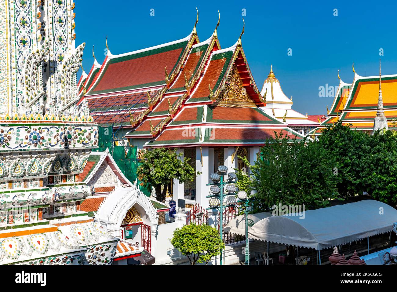 Phra Viharn, Wat Arun, Temple of Dawn, Bangkok, Thailand, Asia Stock ...