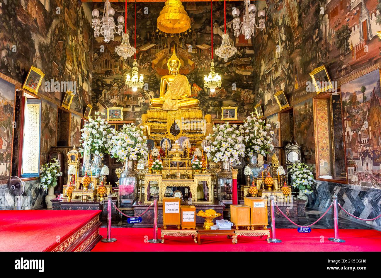 Golden Buudha, Ubosot, Ordination Hall, Wat Arun, Temple of Dawn ...