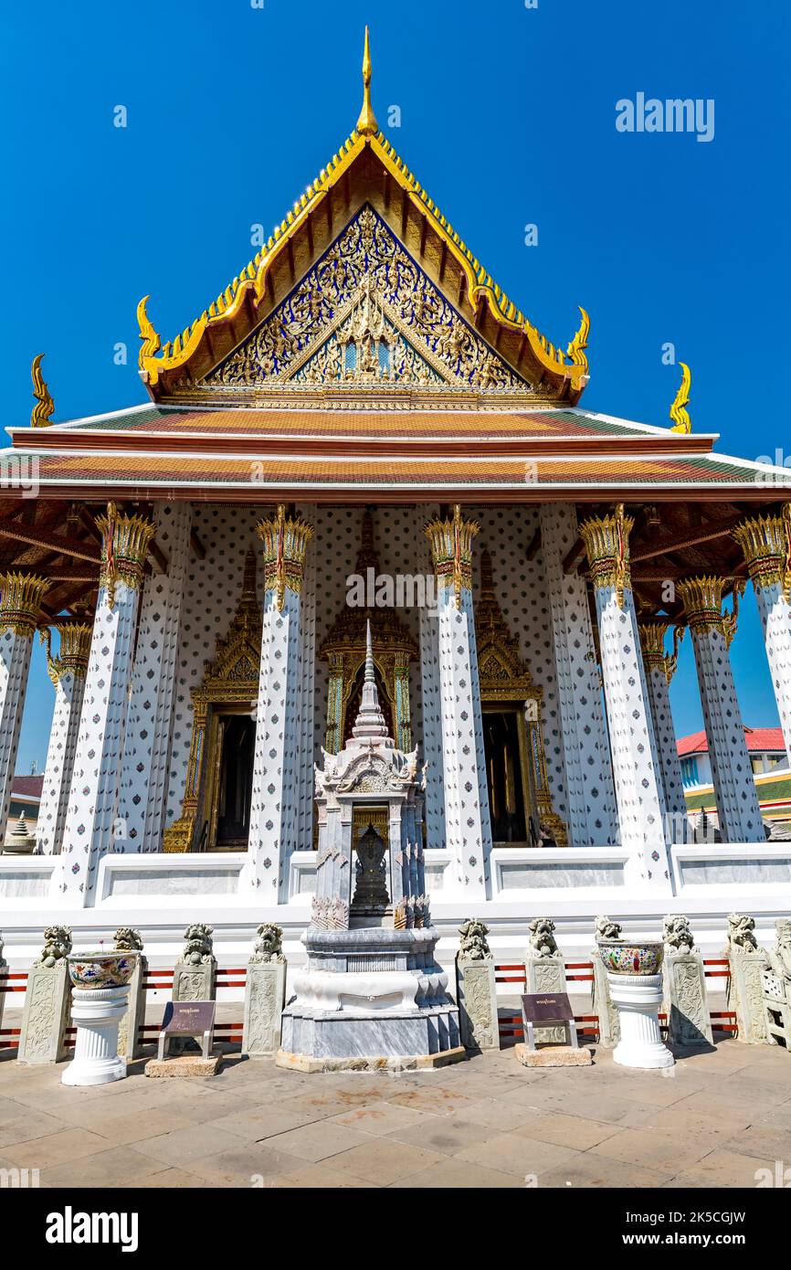 Ubosot, ordination hall, Wat Arun, Temple of Dawn, Bangkok, Thailand ...