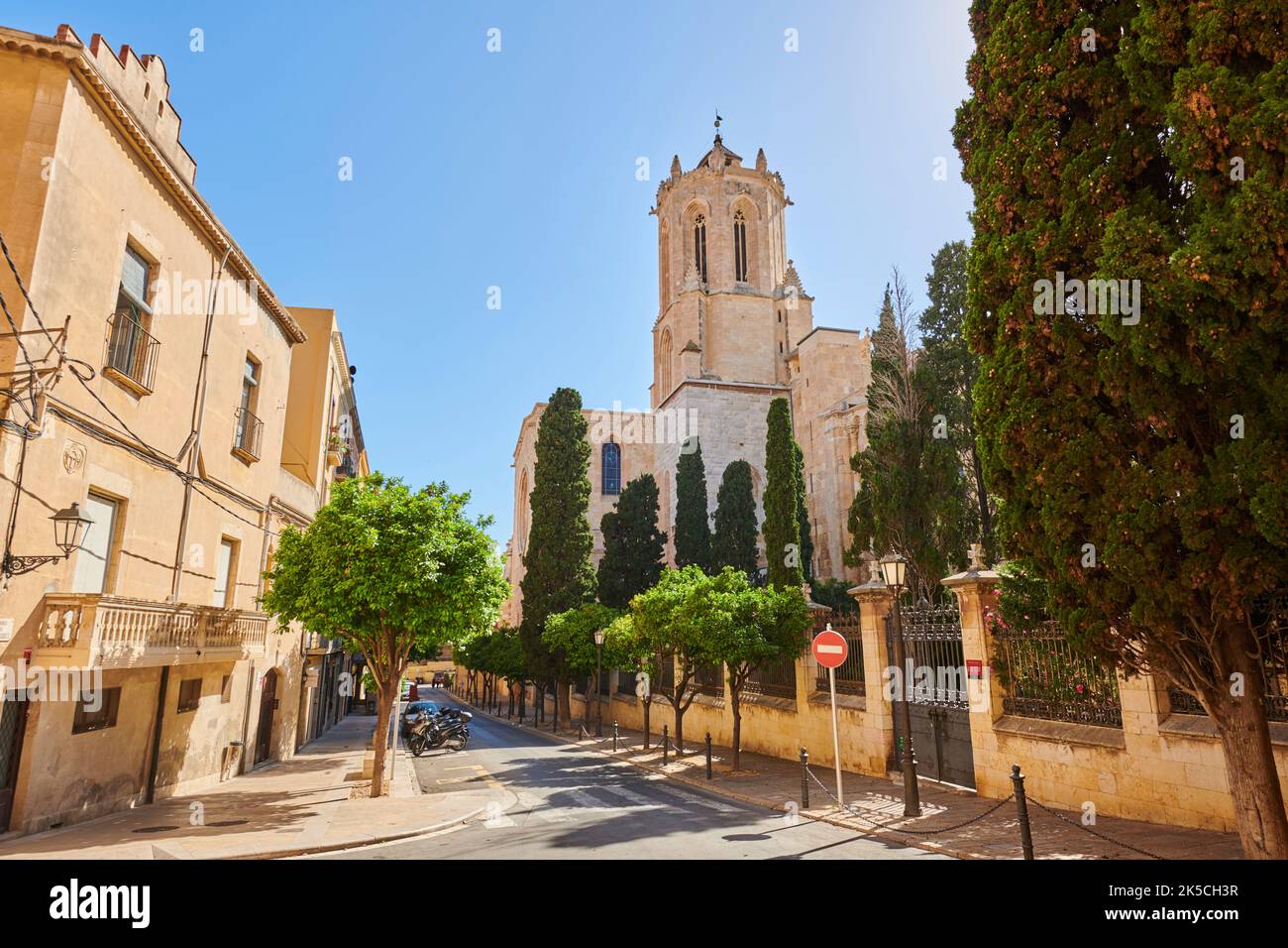 Catedral basilica metropolitana i primada de tarra hi-res stock ...