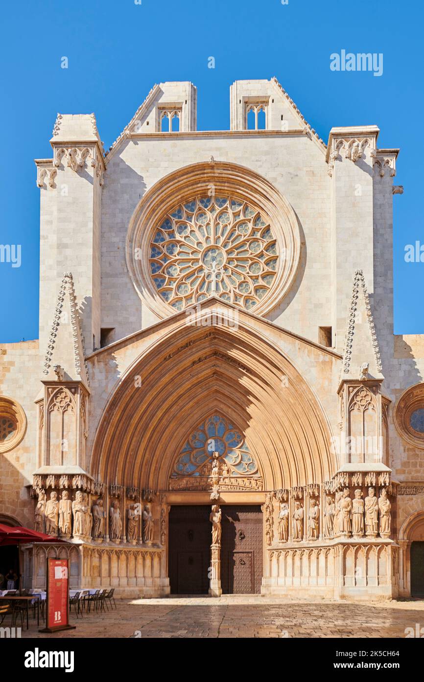 Catedral basilica metropolitana i primada de tarra hi-res stock ...