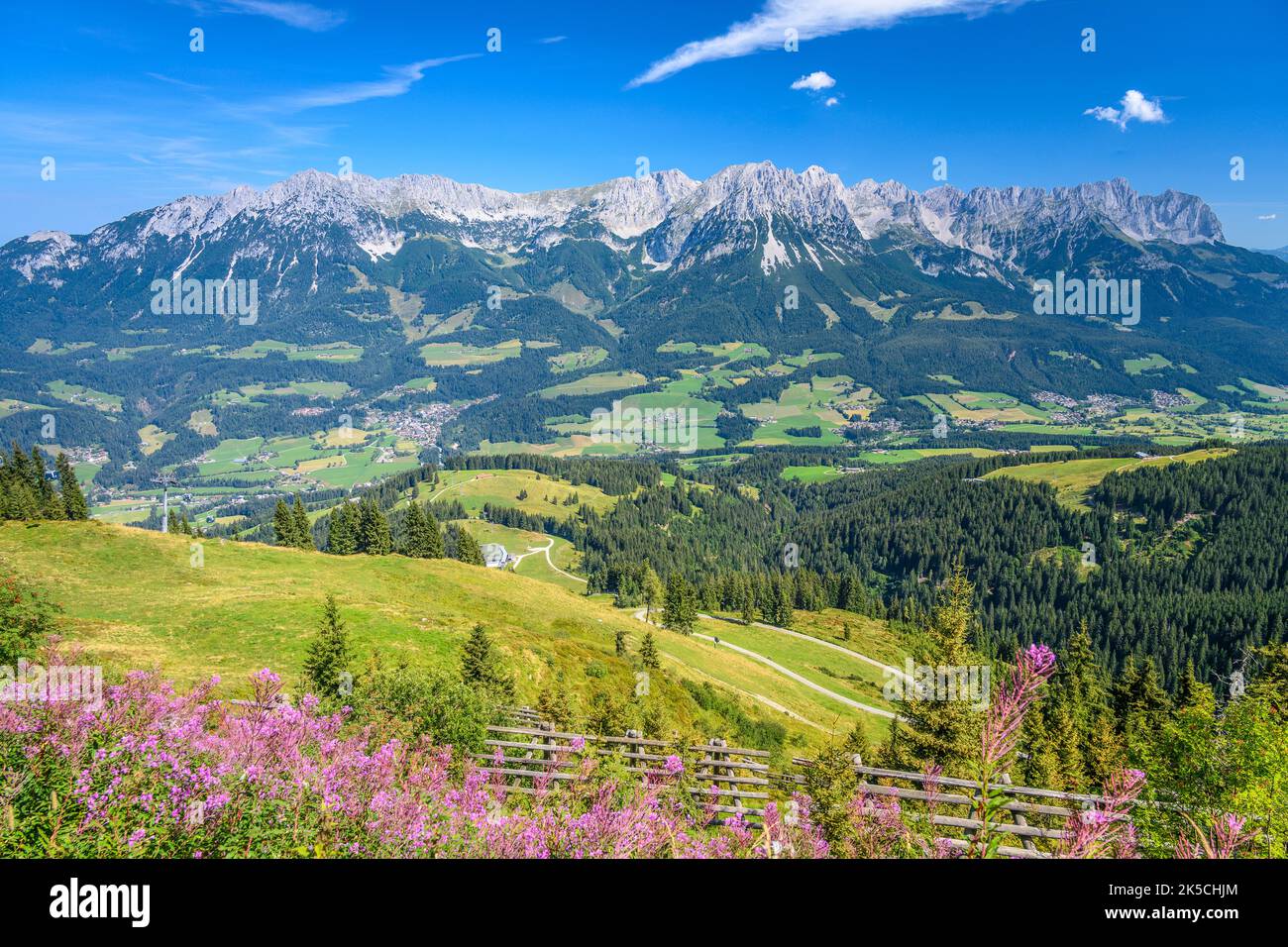 Austria, Tyrol, Kufsteinerland, Scheffau am Wilden Kaiser, view at ...
