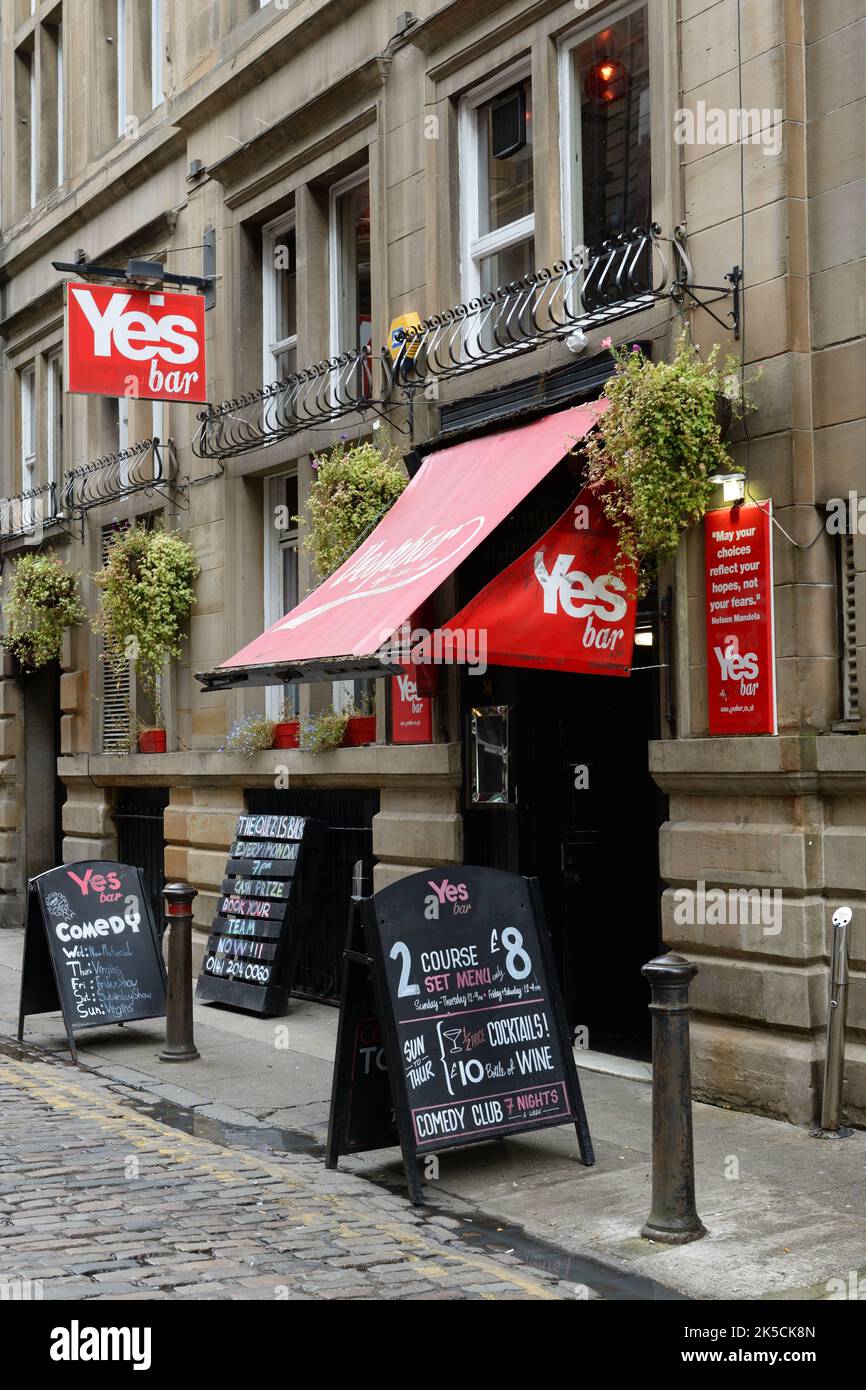 The YES bar entrance in Drury Street, Glasgow, Scotland, UK Stock Photo - Alamy
