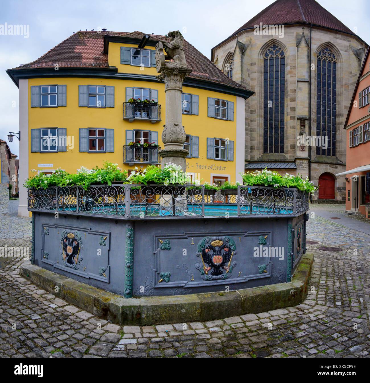Germany, Bavaria, Dinkelsbühl, The Lion Fountain at the Altrathausplatz ...