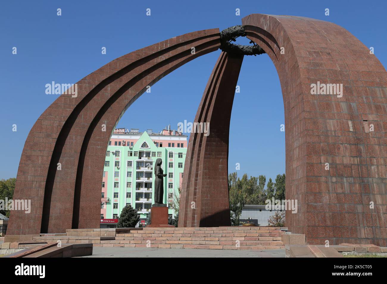 WW2 Victory Monument and Eternal Flame, Pobeda (Victory) Square ...