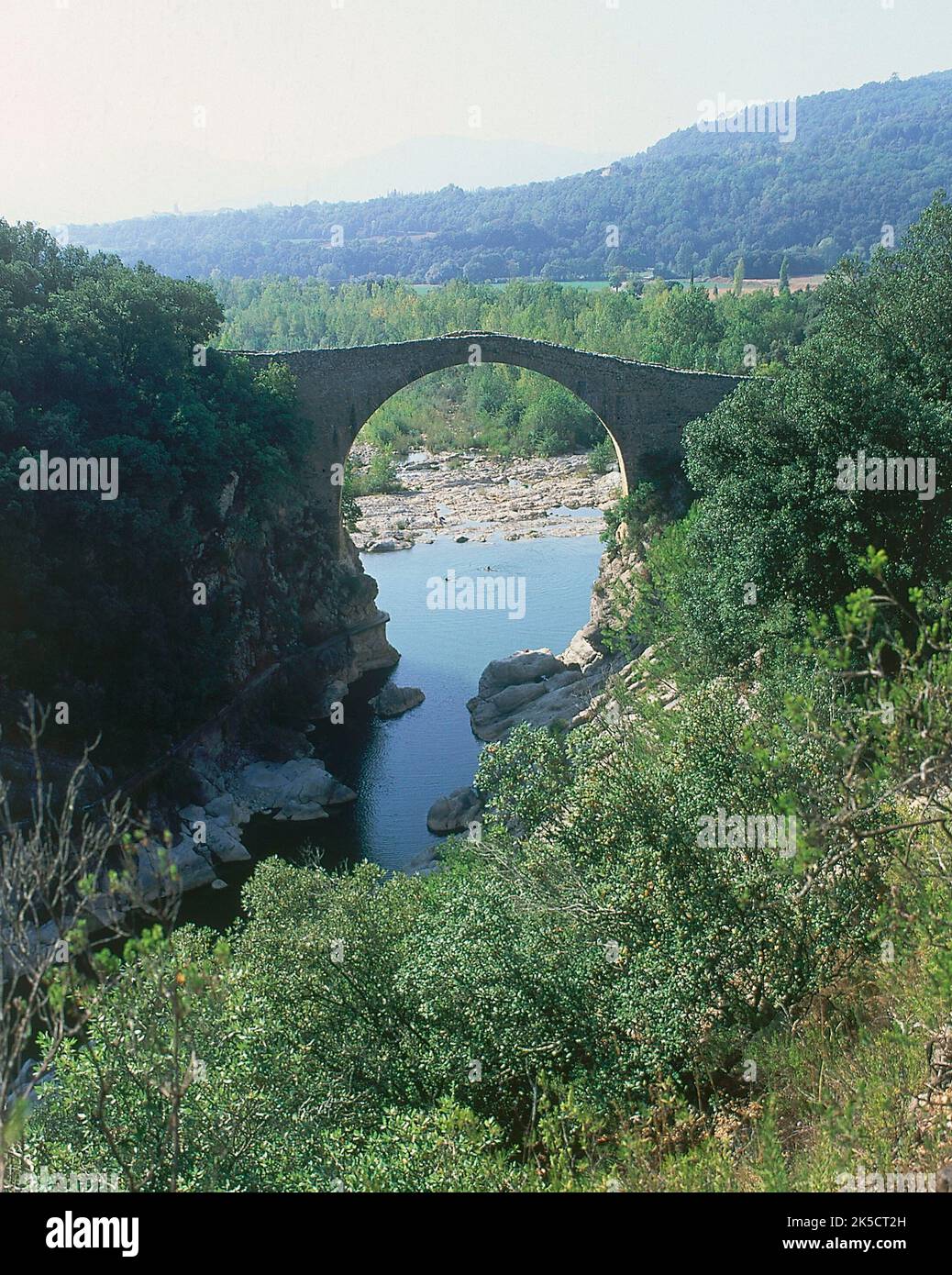 PUENTE MEDIEVAL SOBRE EL RIO LLIERCA. Location: EXTERIOR. Tortella ...