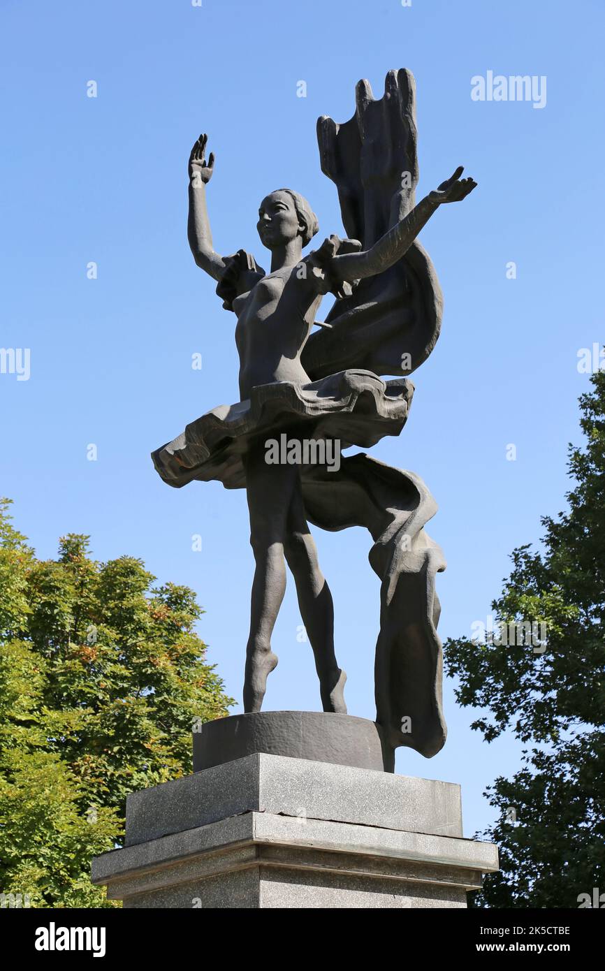 Statue of ballerina Bübüsara Beyshenalieva (1926-1973), Hyatt Regency ...