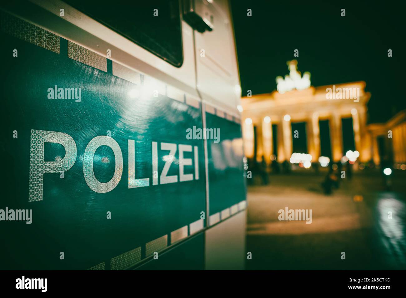 Police in front of Brandenburg Gate Berlin Stock Photo - Alamy