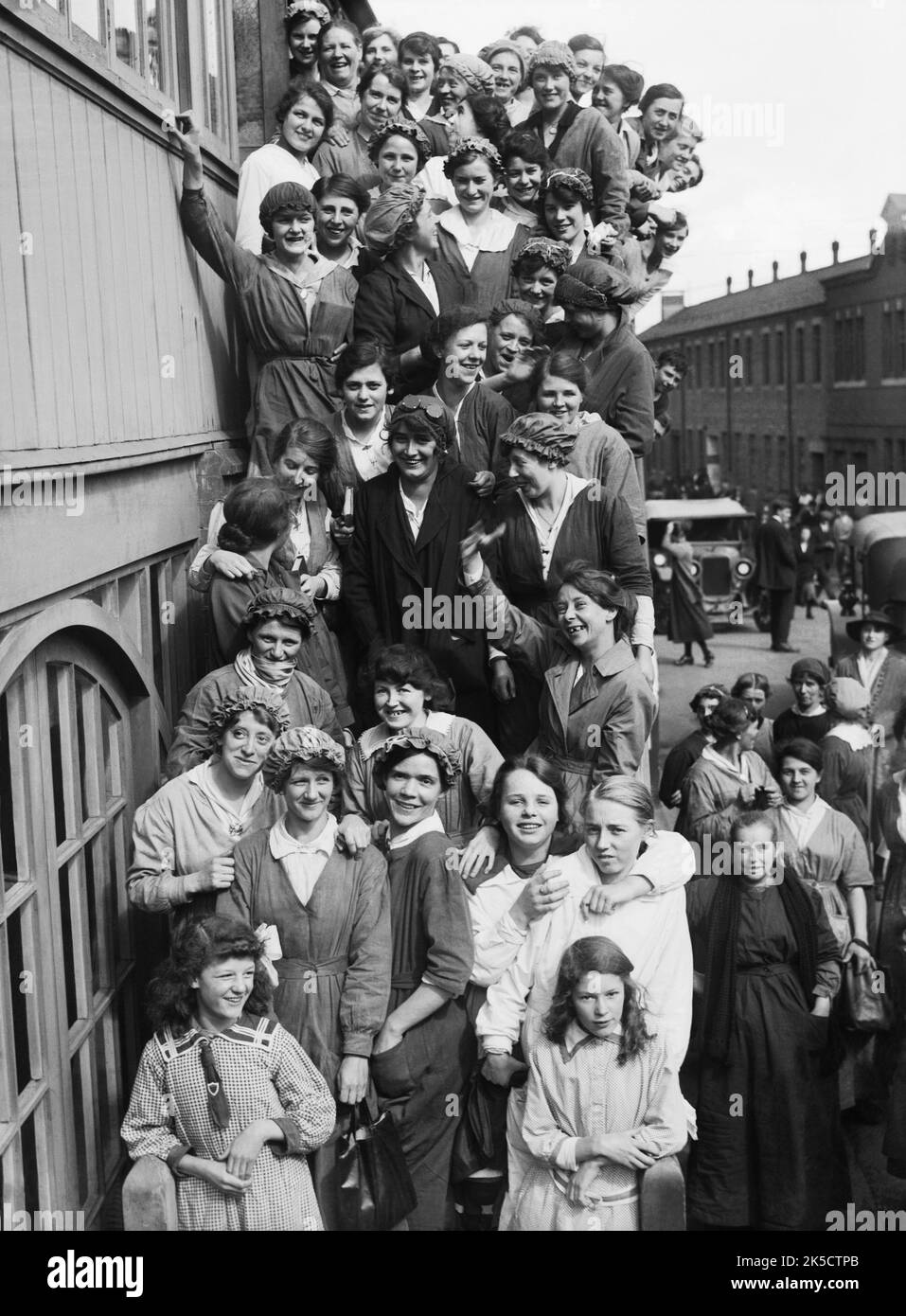 The Employment of Women in Britain, 1914-1918 A group of female workers ...