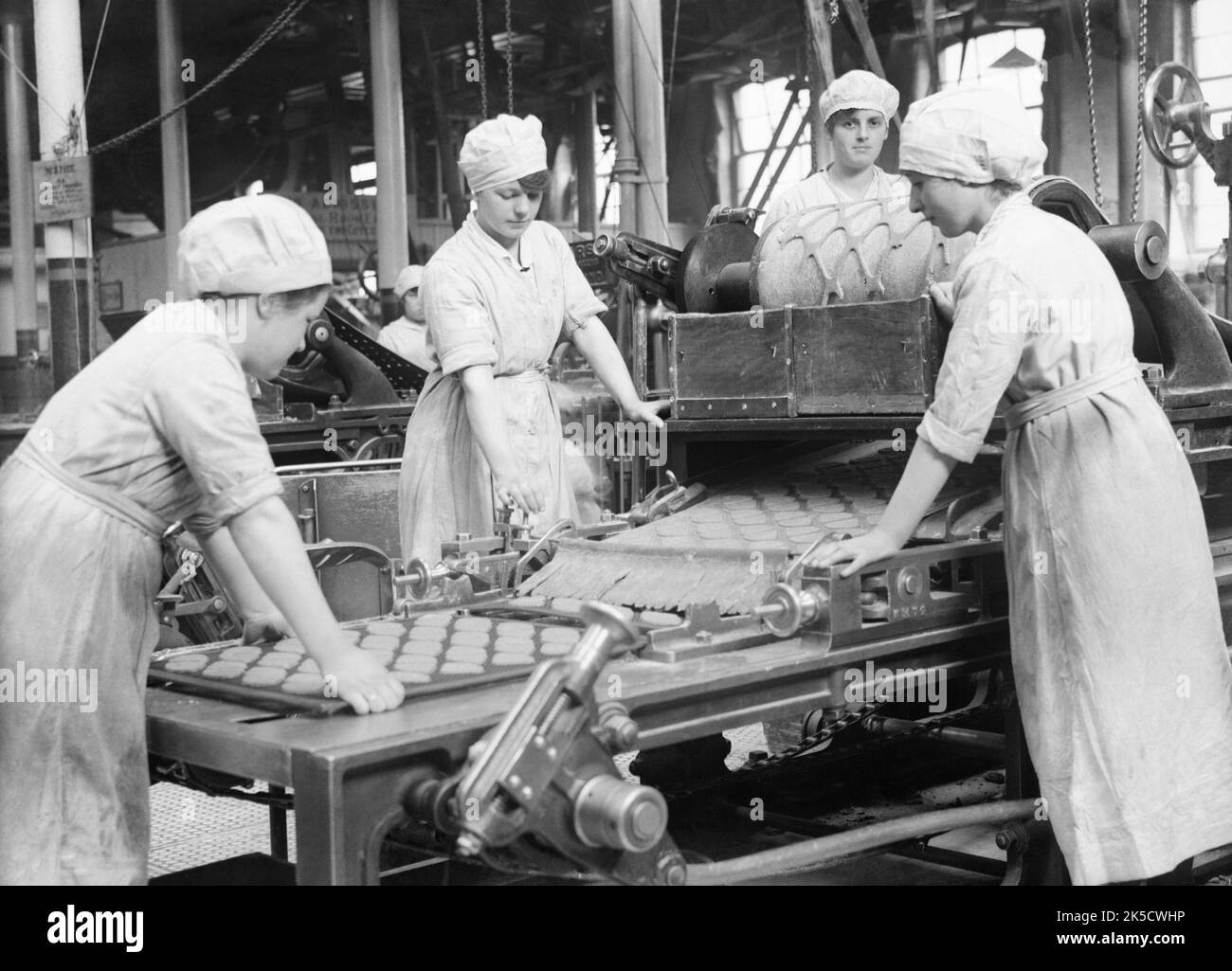 The Employment of Women in Britain, 1914-1918 Female workers operate a ...