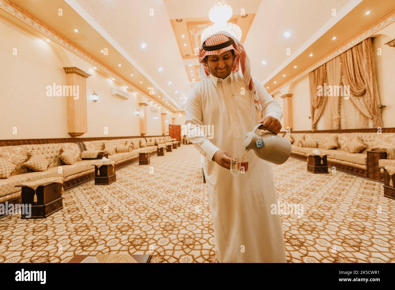 Saudi arabia tea hi-res stock photography and images - Alamy