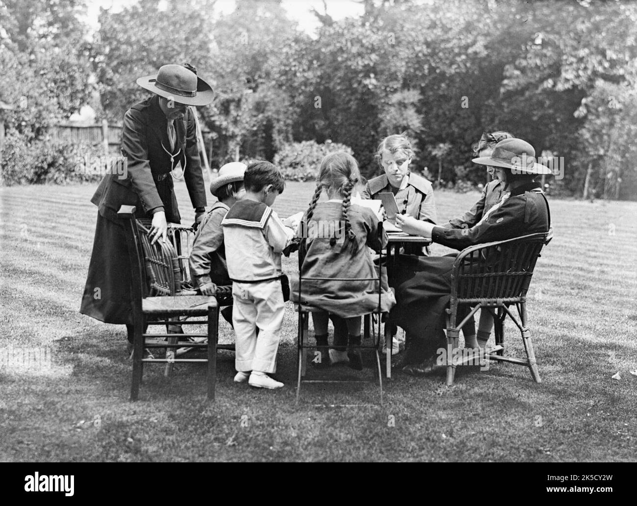 The Girl Guides Association in Britain, 1914-1918 Girl Guides teach ...