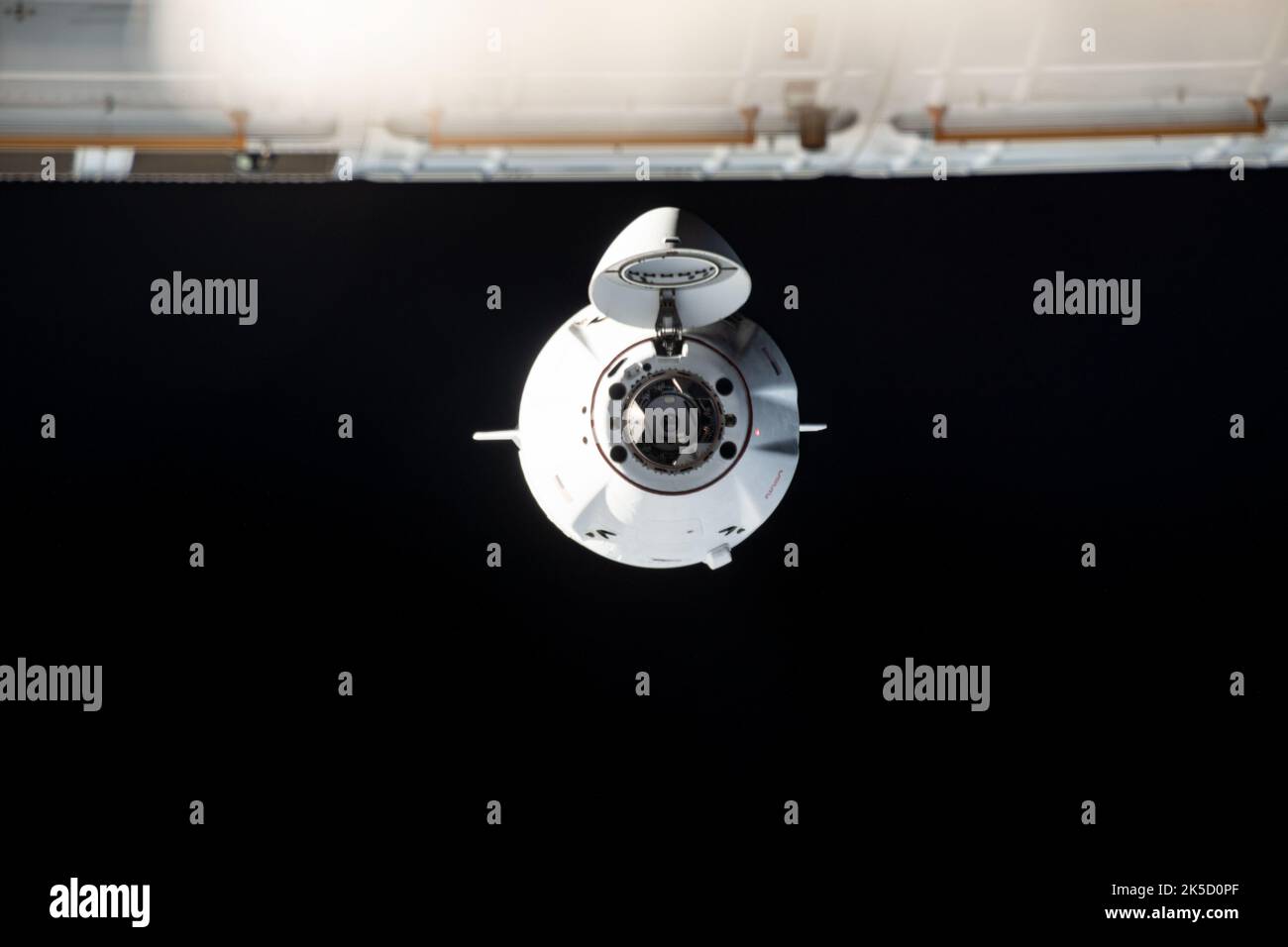 The SpaceX Dragon space freighter, on its 25th Commercial Resupply ...