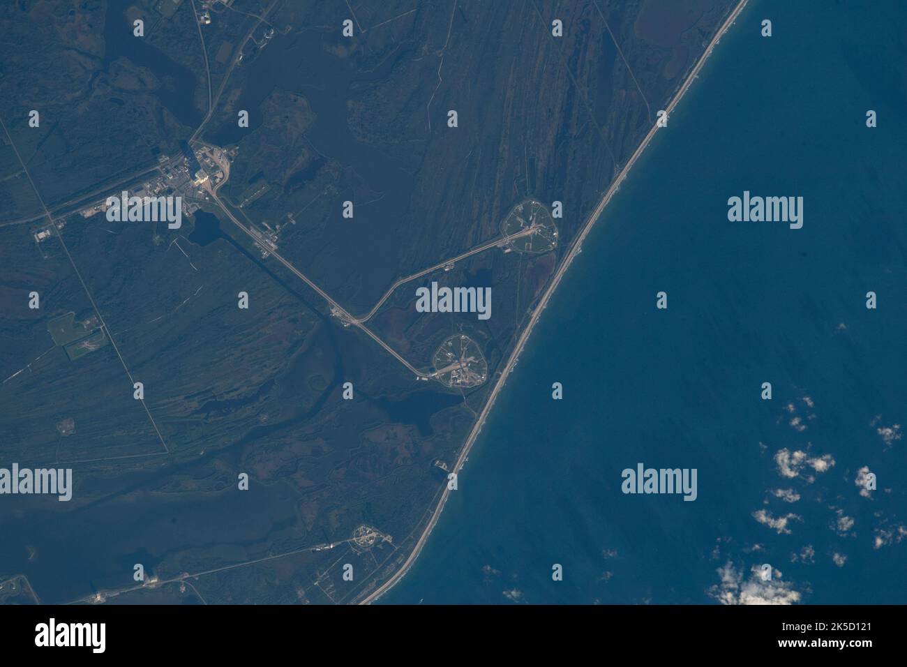 Kennedy space center launch pads hi-res stock photography and images ...