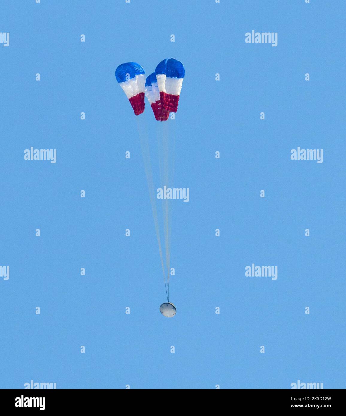 CST-100 Starliner opens its main parachutes while landing at White ...