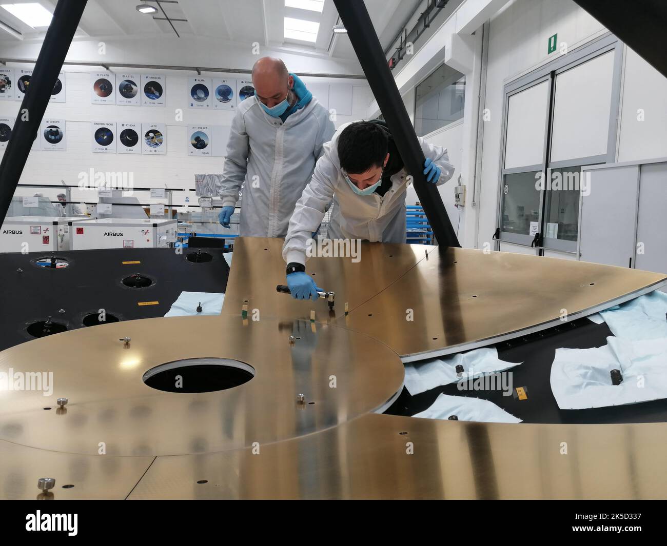 0 0001 hi-res stock photography and images - Alamy