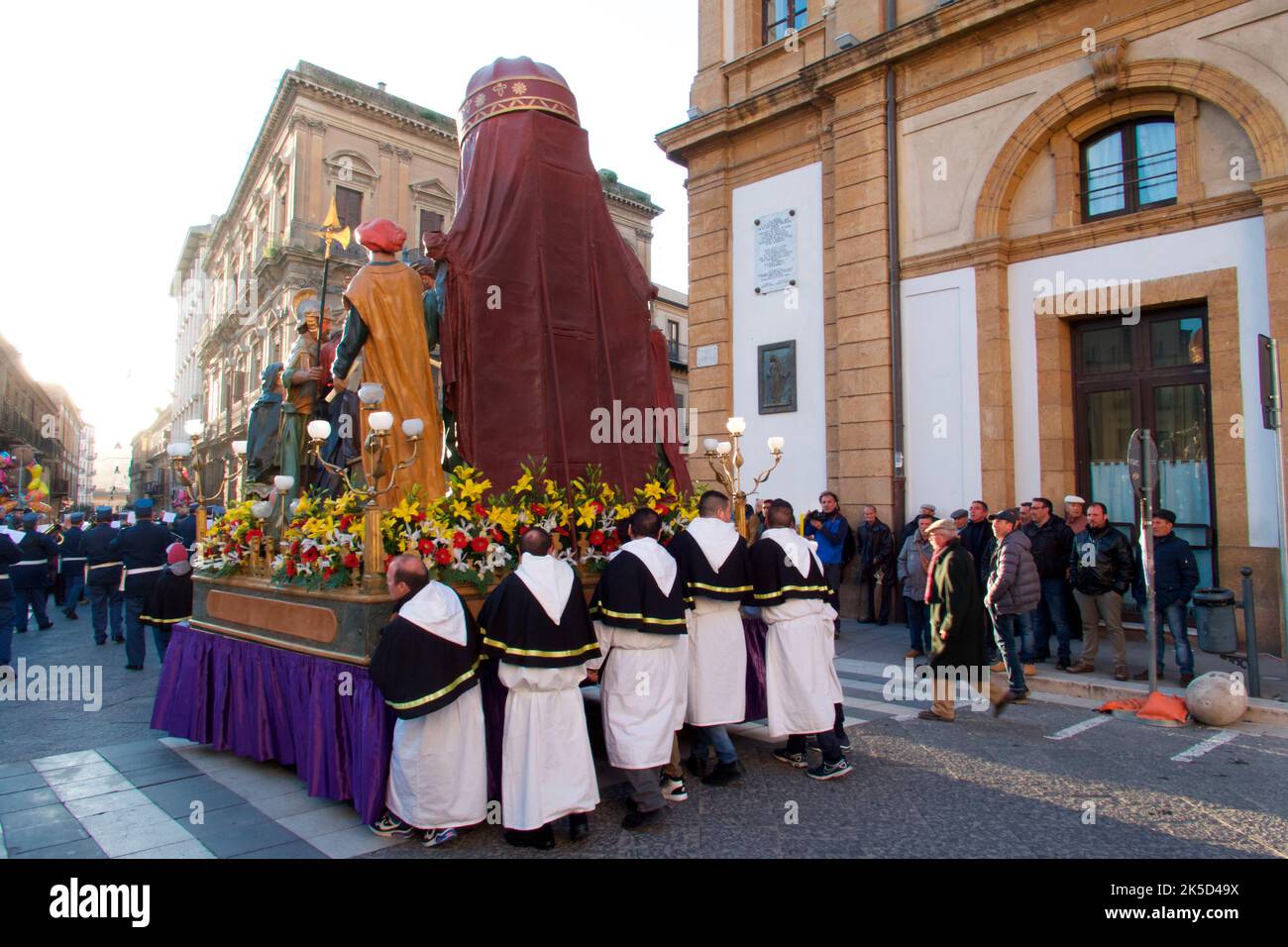 Italy, Sicily, Caltanisetta, Easter, procession, procession wagon from ...