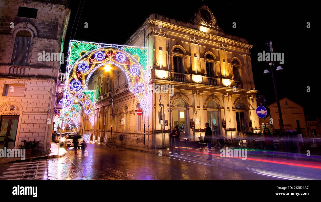 Italy, Sicily, baroque angle, baroque town of Scigli, night street ...