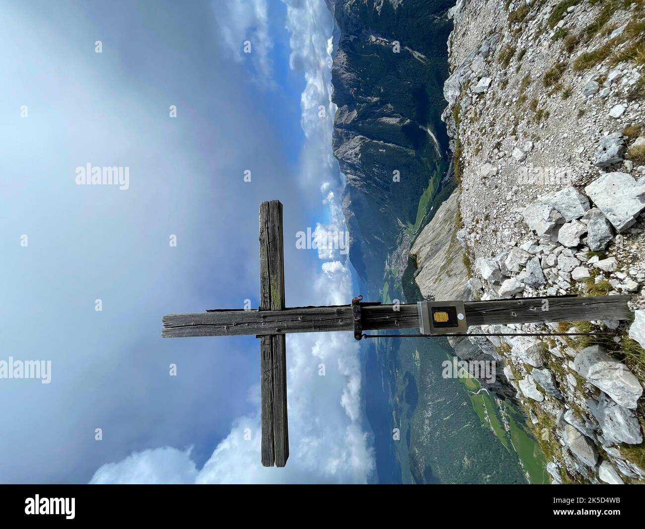 Summit cross of the Great Arnspitze, Arnspitzhütte, climb to the ...