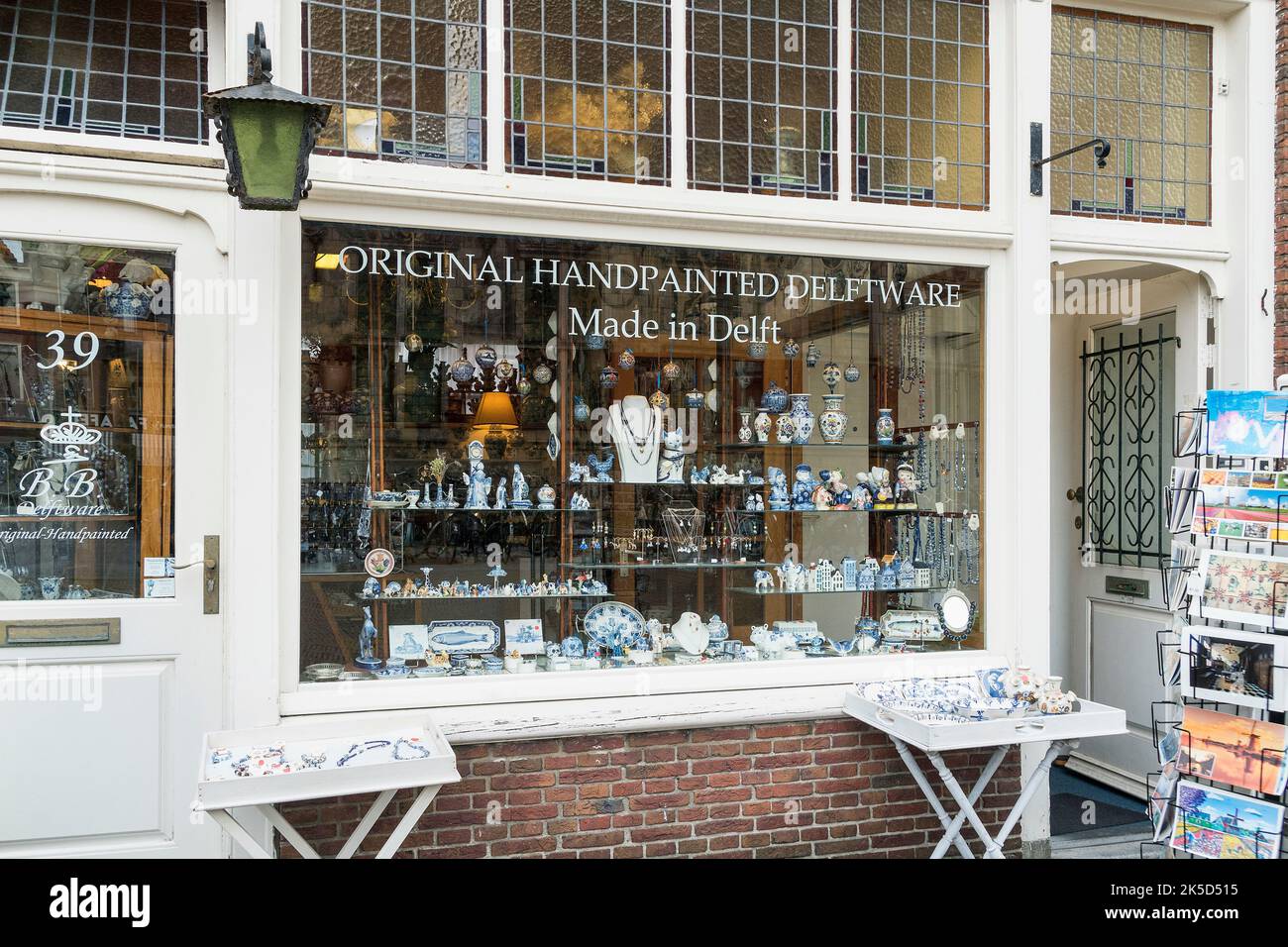 Delft (Netherlands), large market place, souvenir store Stock Photo - Alamy