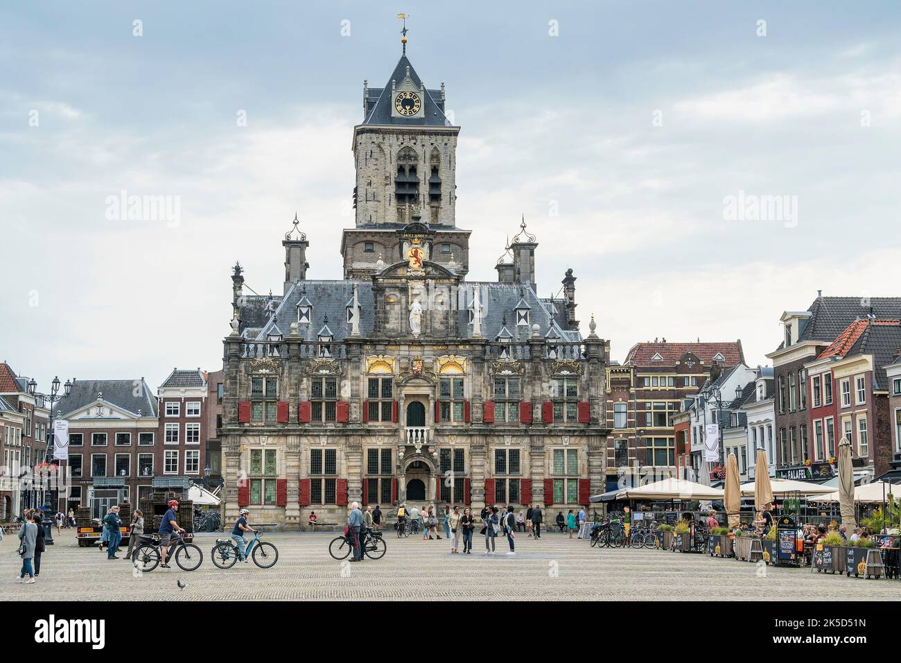 Delft (Netherlands), large market square, Stadthuis (city hall Stock ...