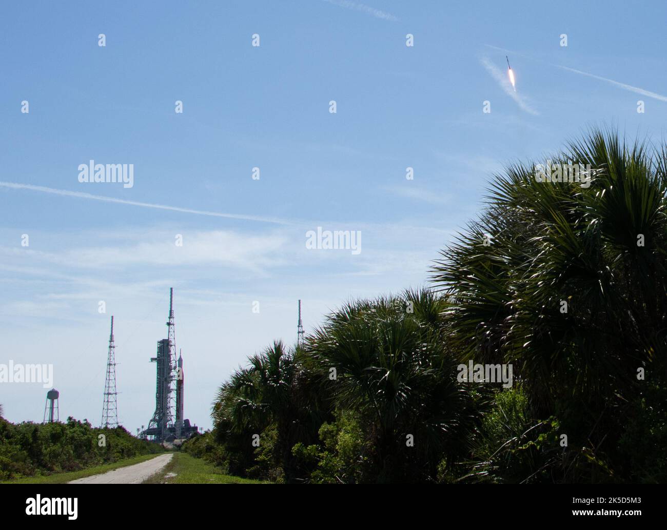 Falcon 9 rocket system hi-res stock photography and images - Alamy