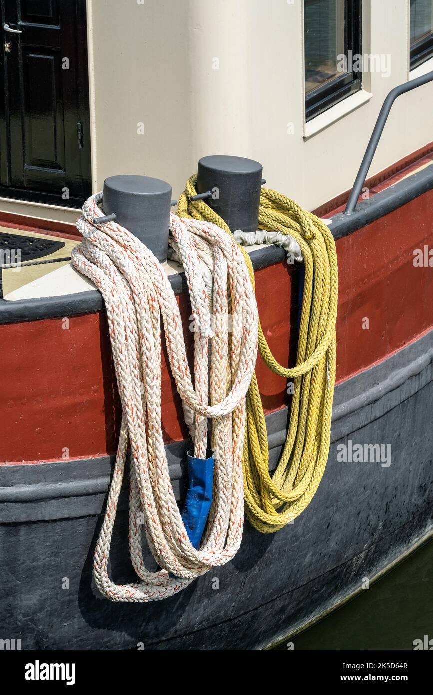 Netherlands, Enkhuizen, port, barge, detail, bollards and ropes Stock ...