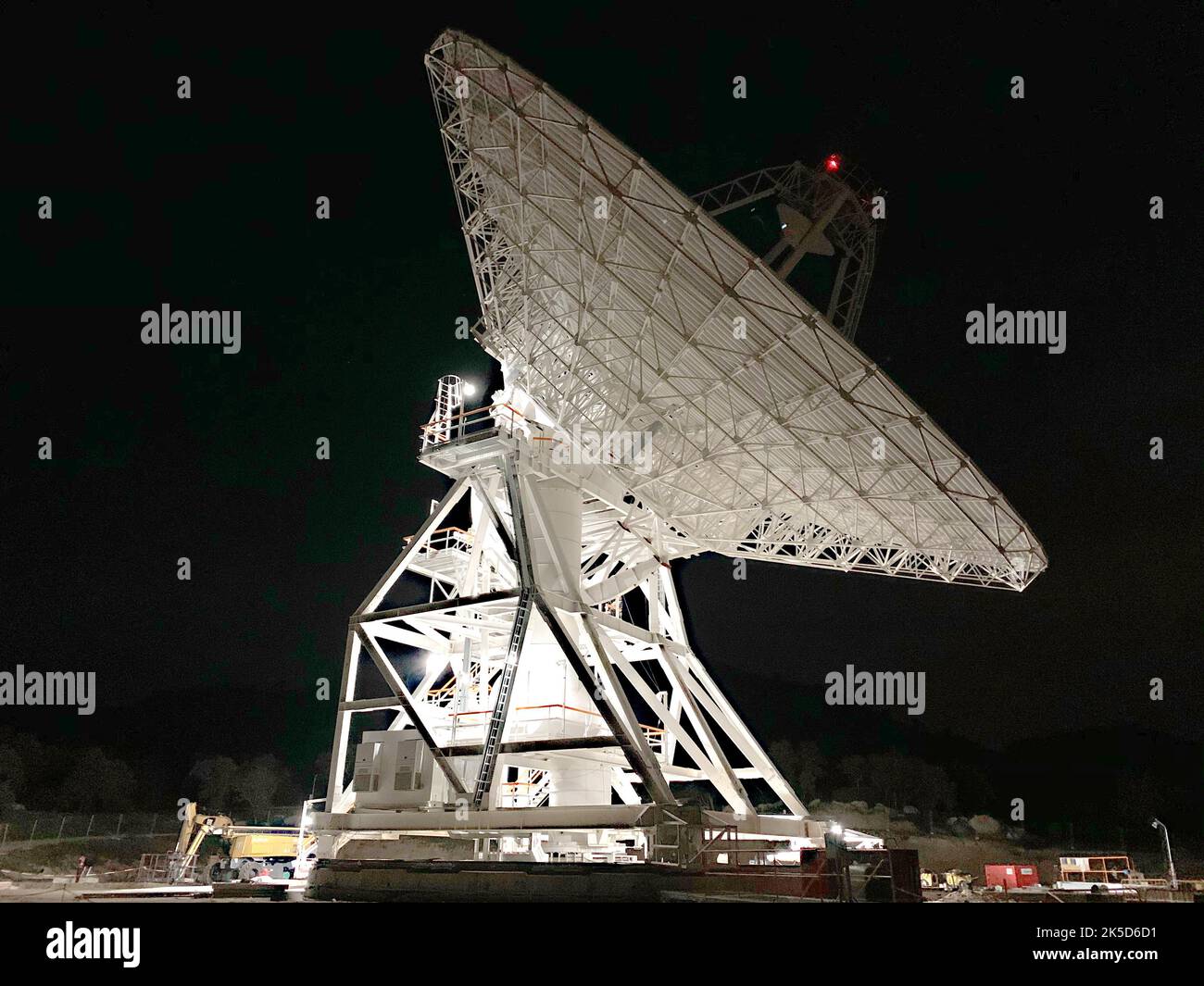 Deep space communications complex hi-res stock photography and images ...