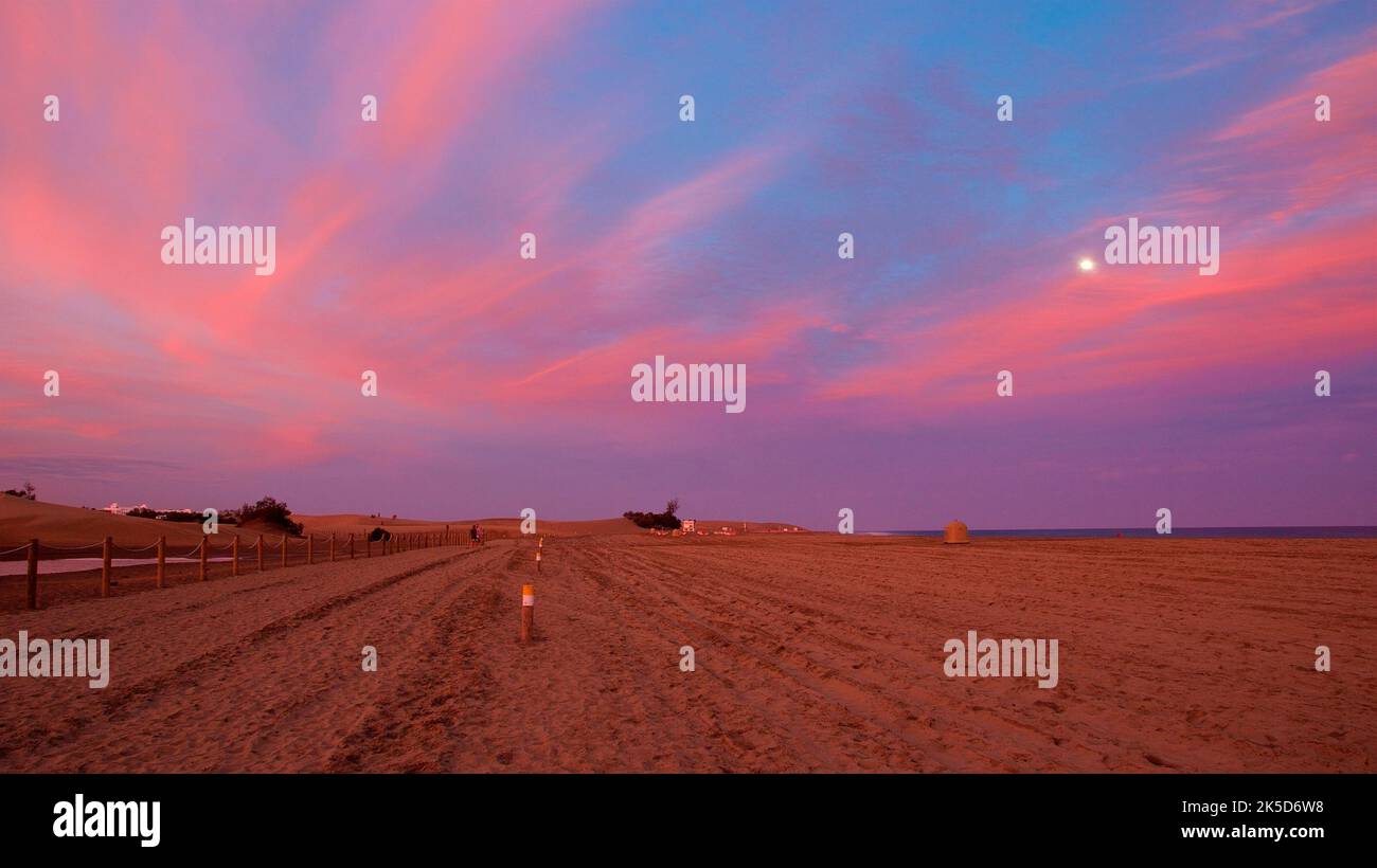 Spain, Canary Islands, Gran Canaria, Maspalomas, sandy beach, dusk ...