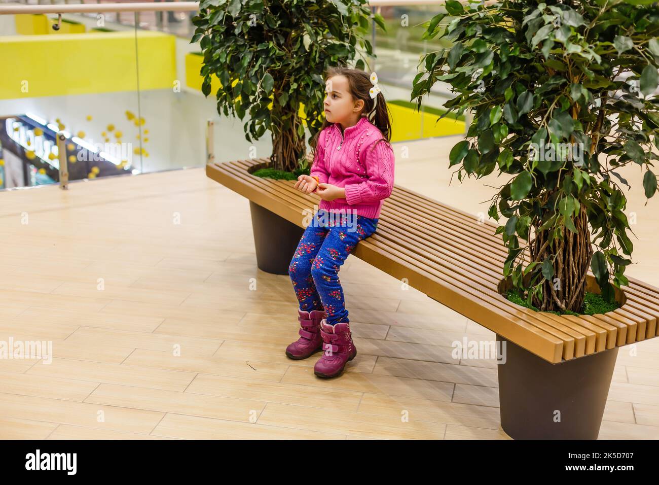 Child lost in shopping mall hi-res stock photography and images - Alamy Child lost in shopping mall hi-res stock photography and images - Alamy