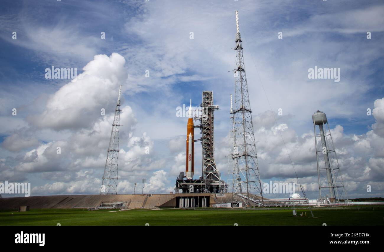NASA’s Space Launch System (SLS) rocket with the Orion spacecraft ...