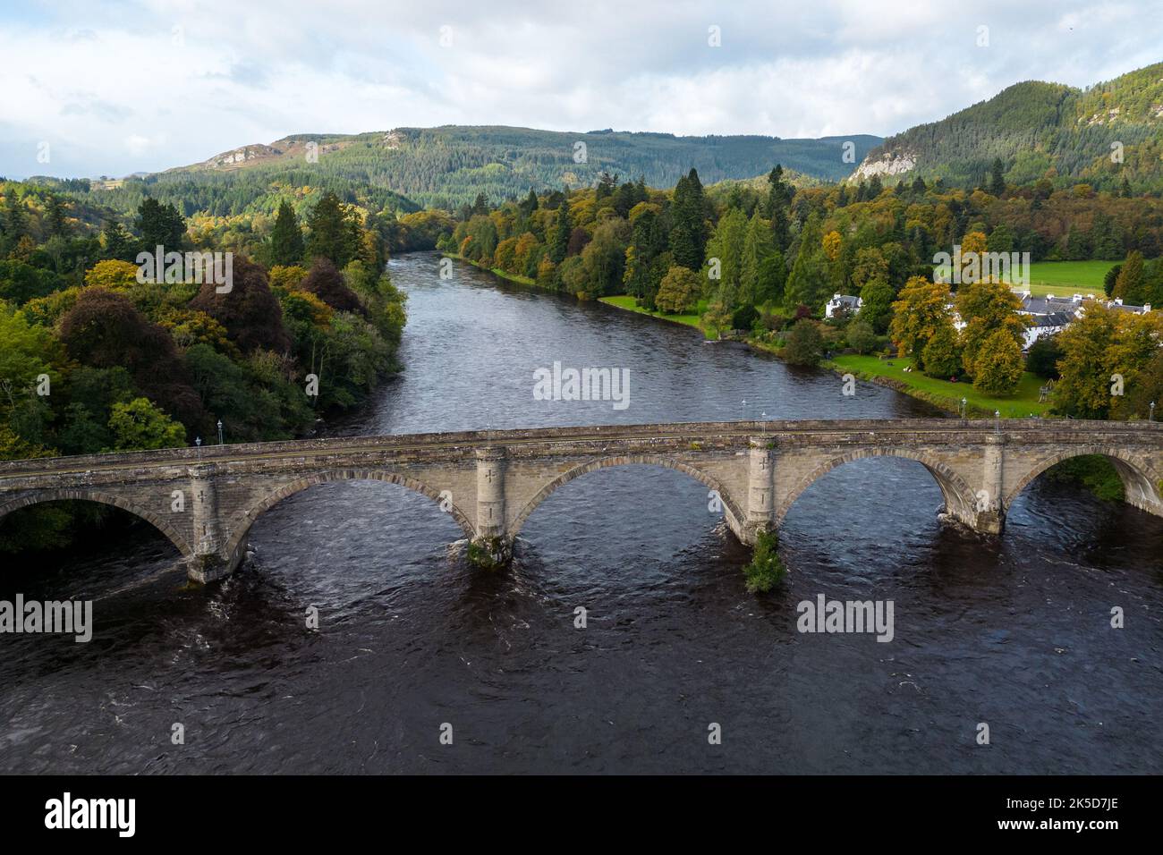 Dunkeld Bridge over the river Tay Stock Photo - Alamy