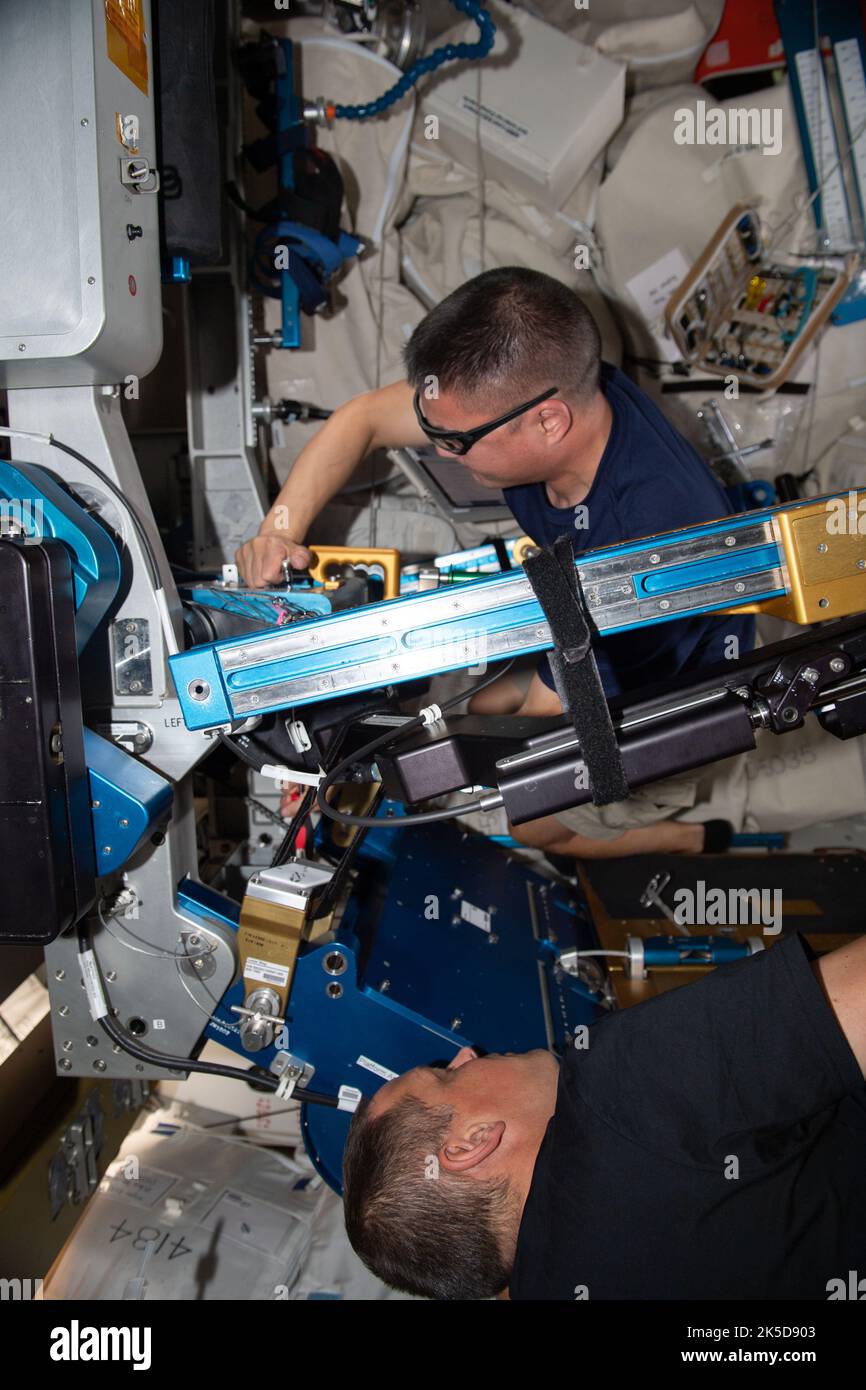 Expedition 67 Flight Engineers (from bottom) Bob Hines and Kjell ...