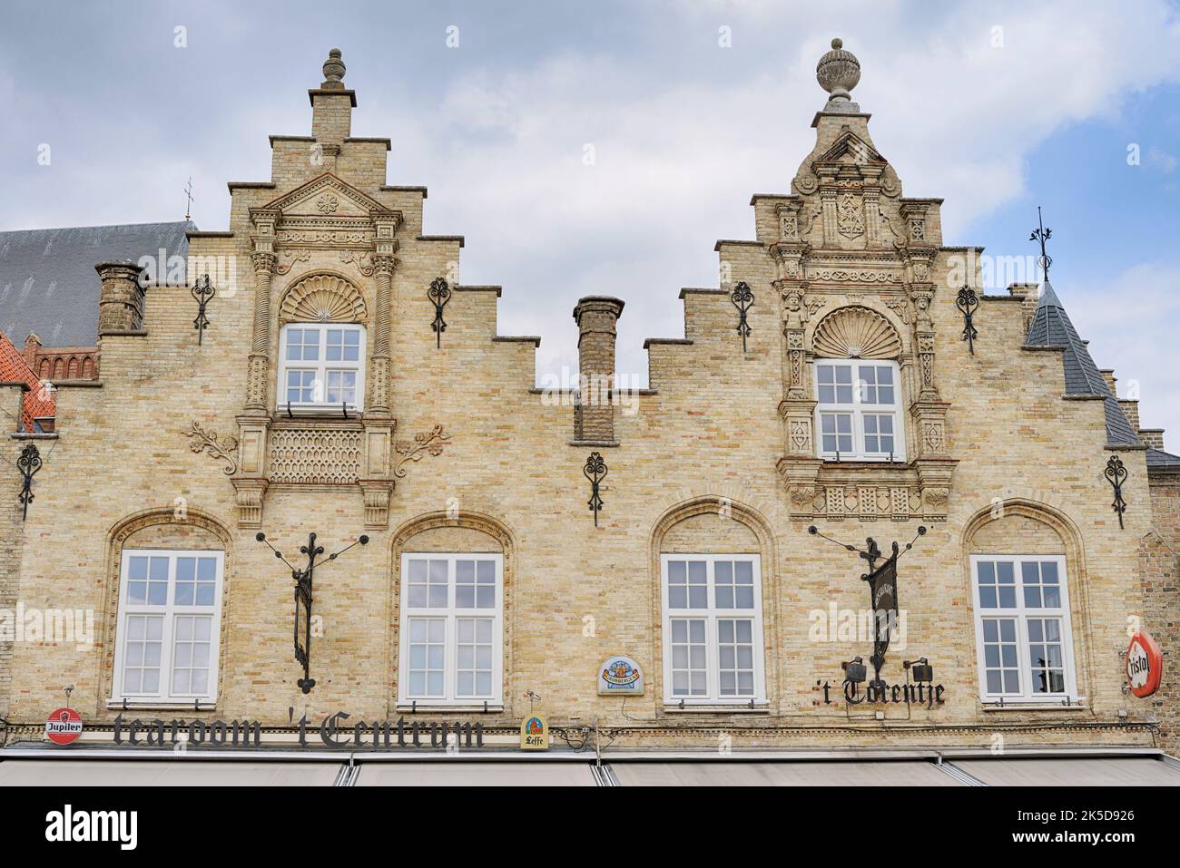 Gabled houses on the market square Grote Markt, Veurne, West Flanders ...