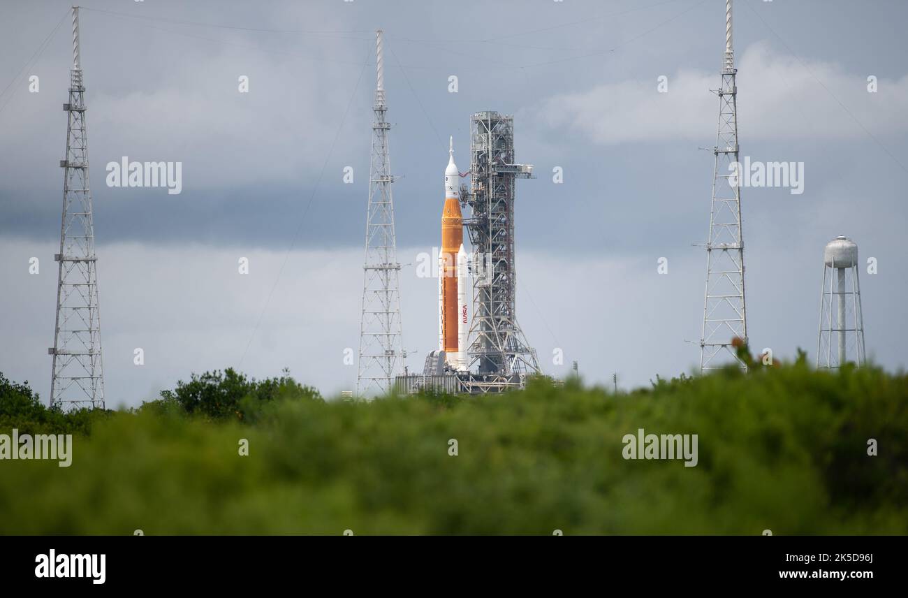 NASA’s Space Launch System (SLS) rocket with the Orion spacecraft ...