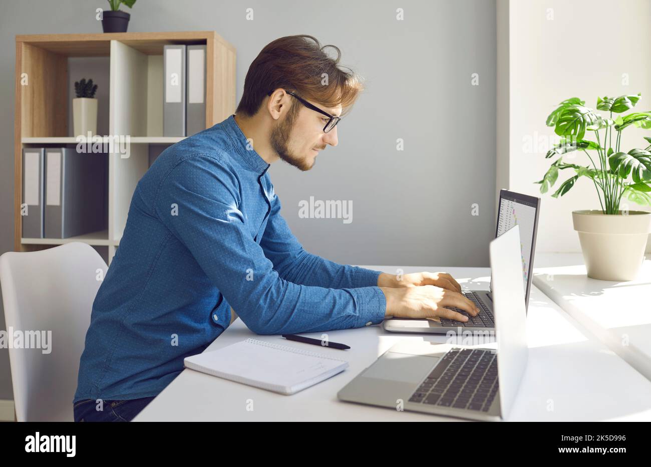 Professional programmer hi-res stock photography and images - Alamy