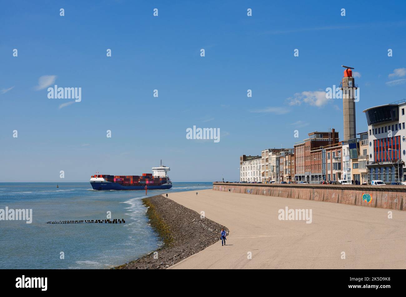 Ship container houses hi-res stock photography and images - Alamy