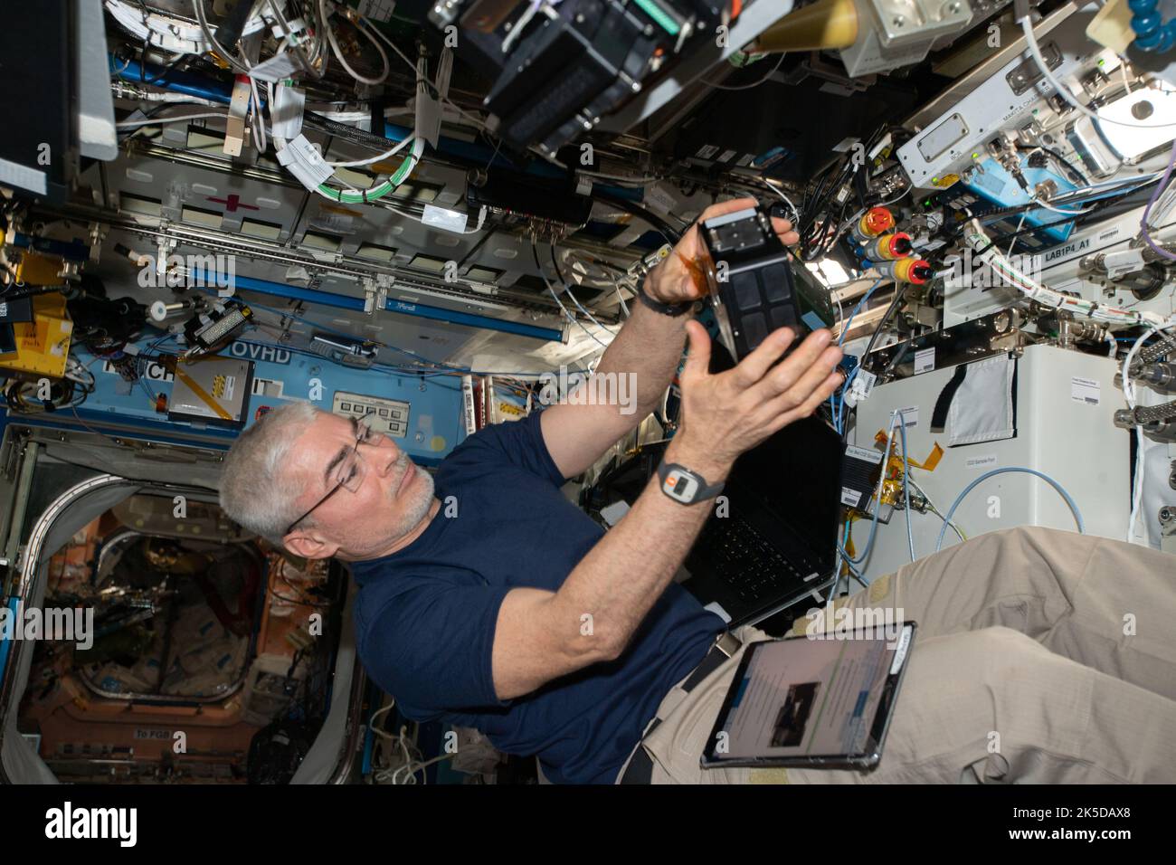 NASA astronaut and Expedition 66 Flight Engineer Mark Vande Hei ... NASA astronaut and Expedition 66 Flight Engineer Mark Vande Hei ...