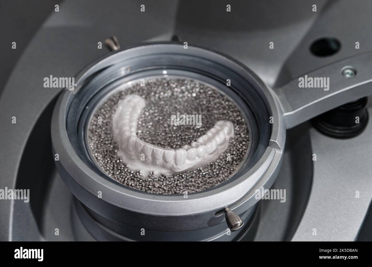 Production process of the clear aligner. Orthodontic clear aligner ...