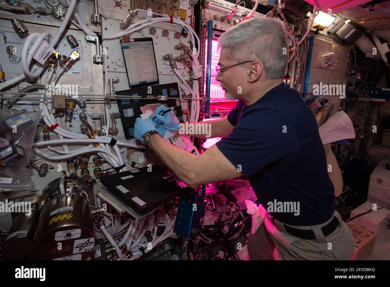 NASA astronaut and Expedition 66 Flight Engineer Mark Vande Hei ...
