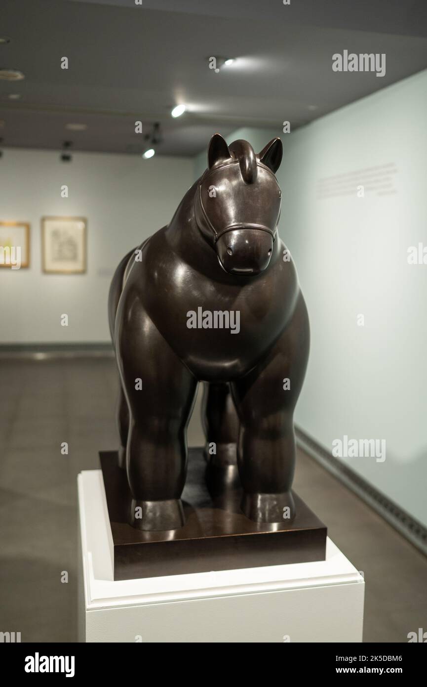 Horse with bridle, Bronze, 2013. "Fernando Botero, Sensuality and ...