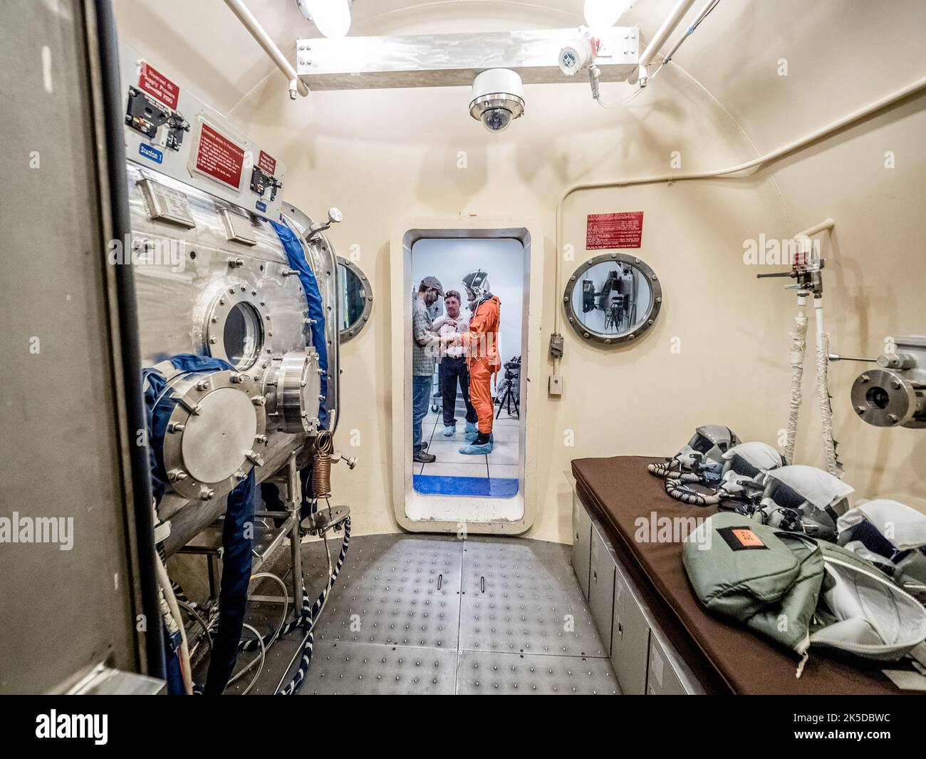 Life support systems hi-res stock photography and images - Alamy