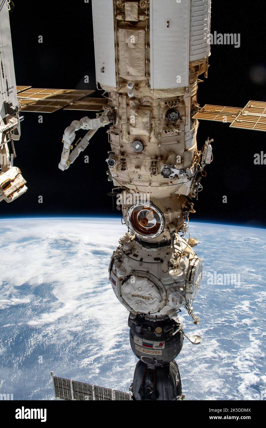 Nauka international space station hi-res stock photography and images ...