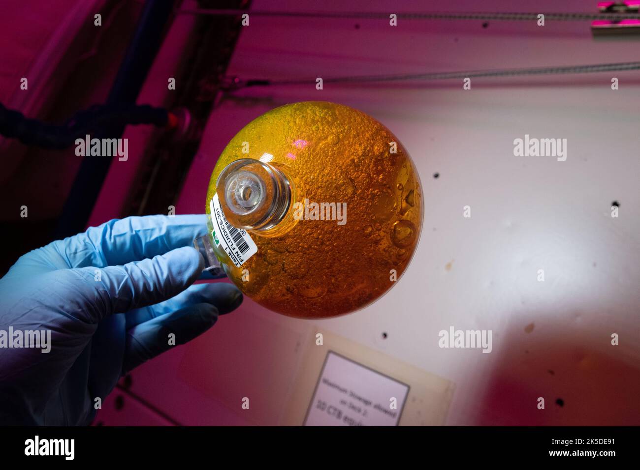 Fluidics station hi-res stock photography and images - Alamy