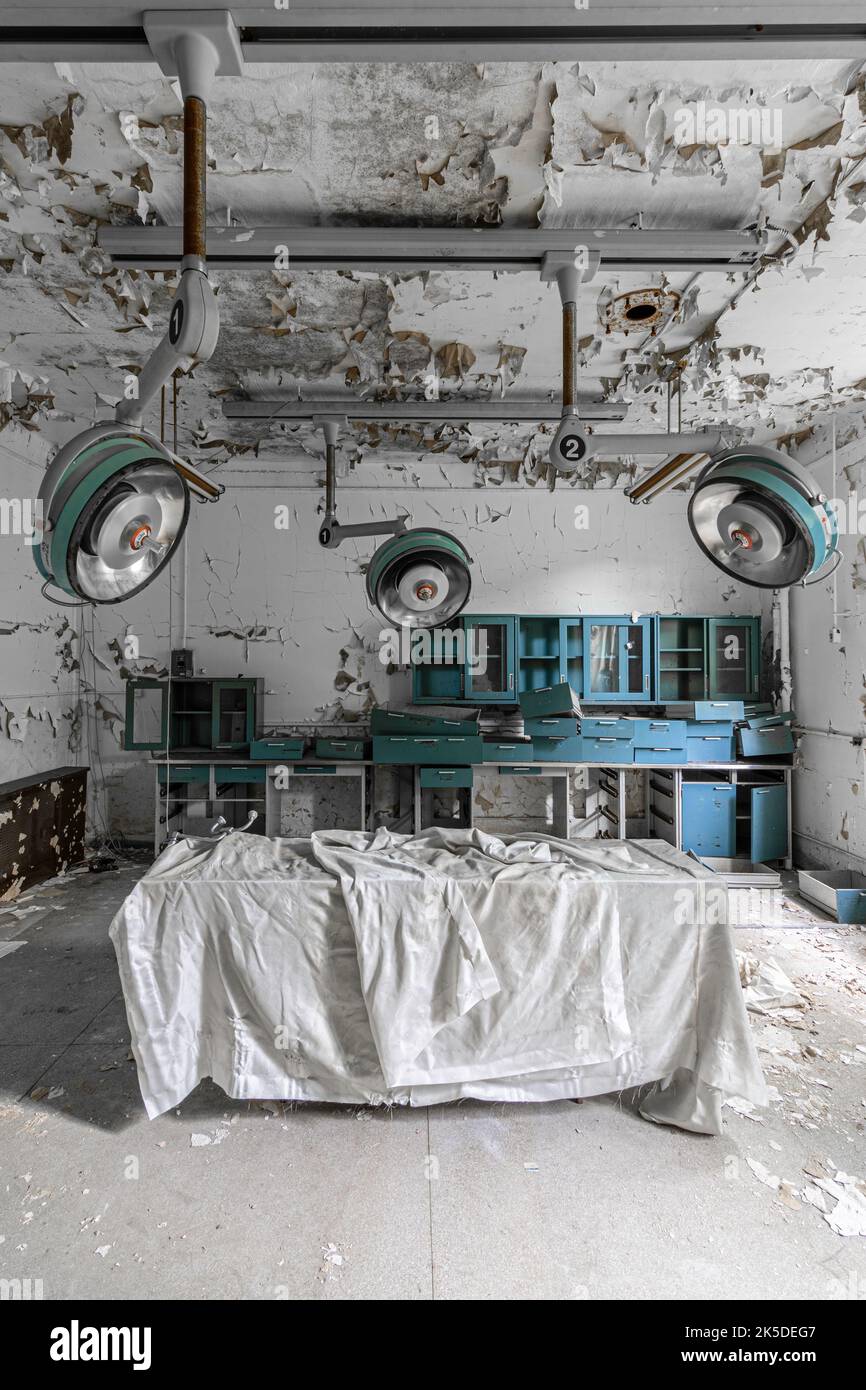 Green walls hospital room hi-res stock photography and images - Alamy