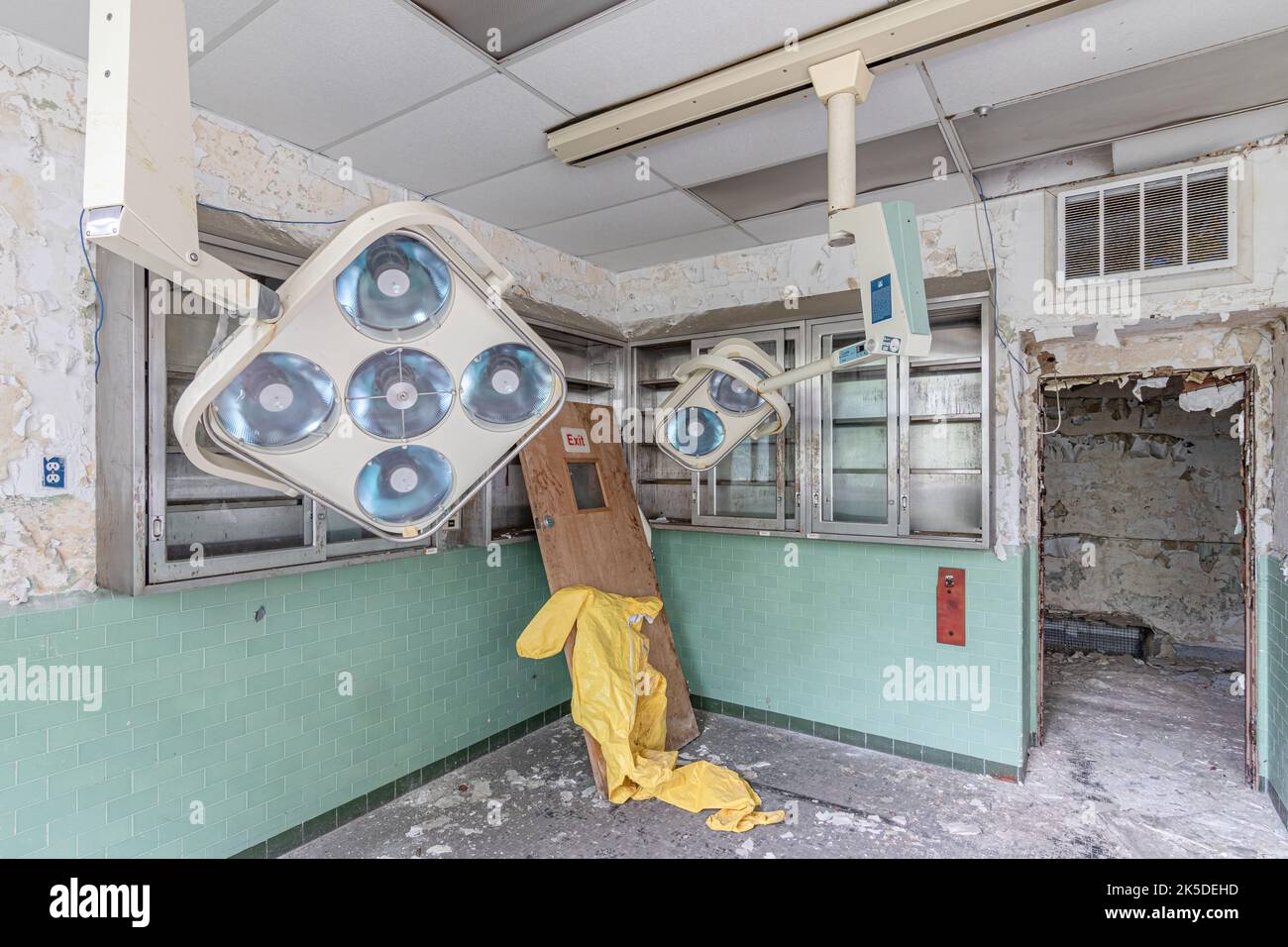 A dilapidated hospital with broken lights Stock Photo - Alamy